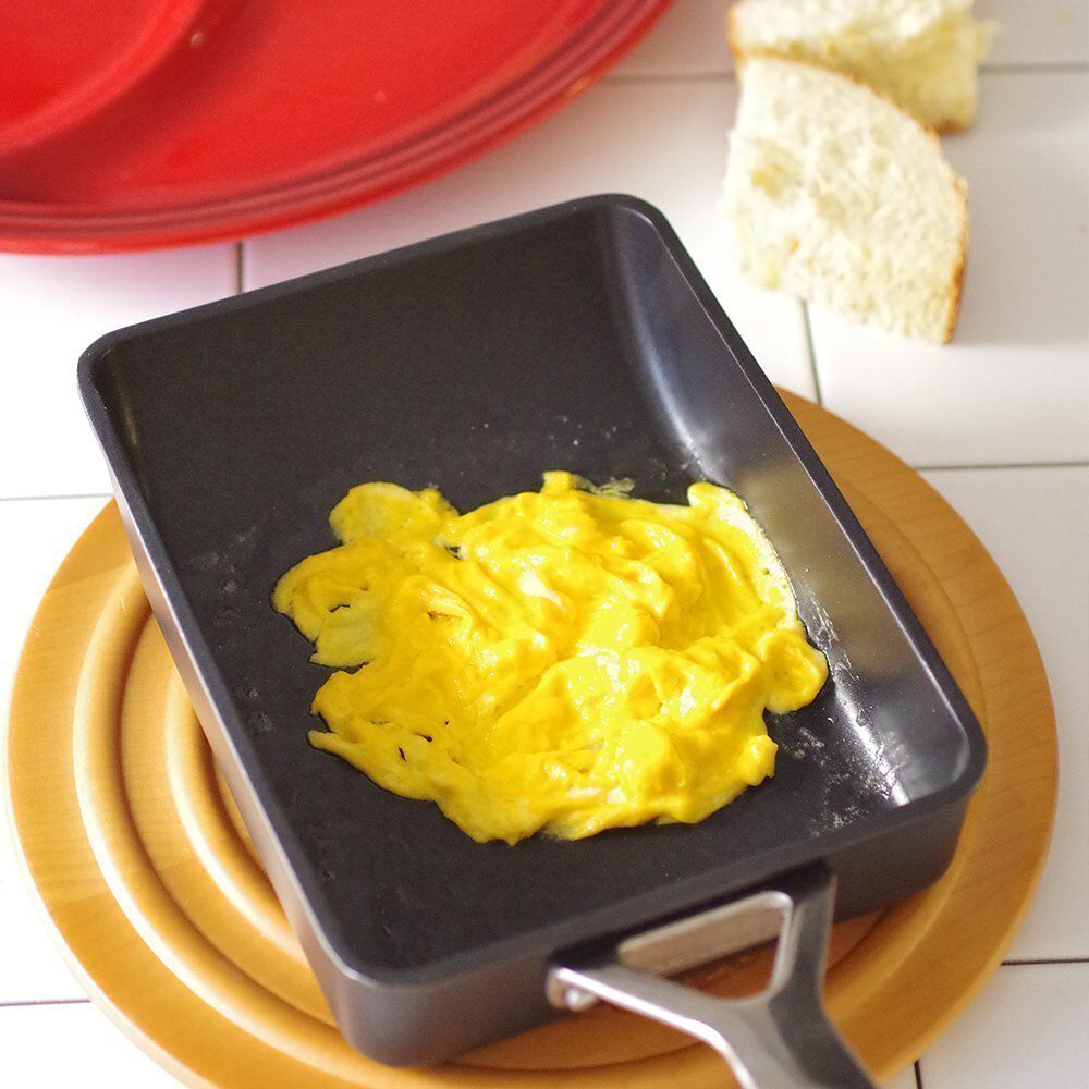 Toughened Non-Stick 18.5x15x4.5cm Egg Pan | Le Creuset Hong Kong