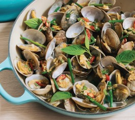 Steamed Venus Clam - Recipe | Le Creuset Hong Kong